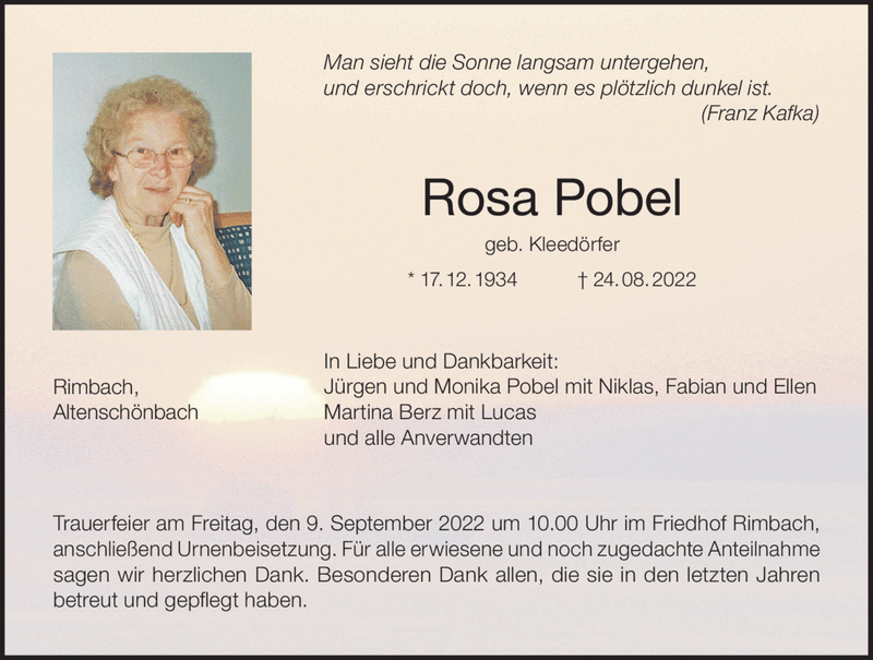 Man sieht die Sonne langsam untergehen