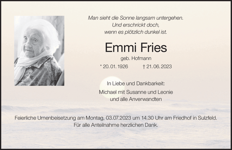 Man sieht die Sonne langsam untergehen